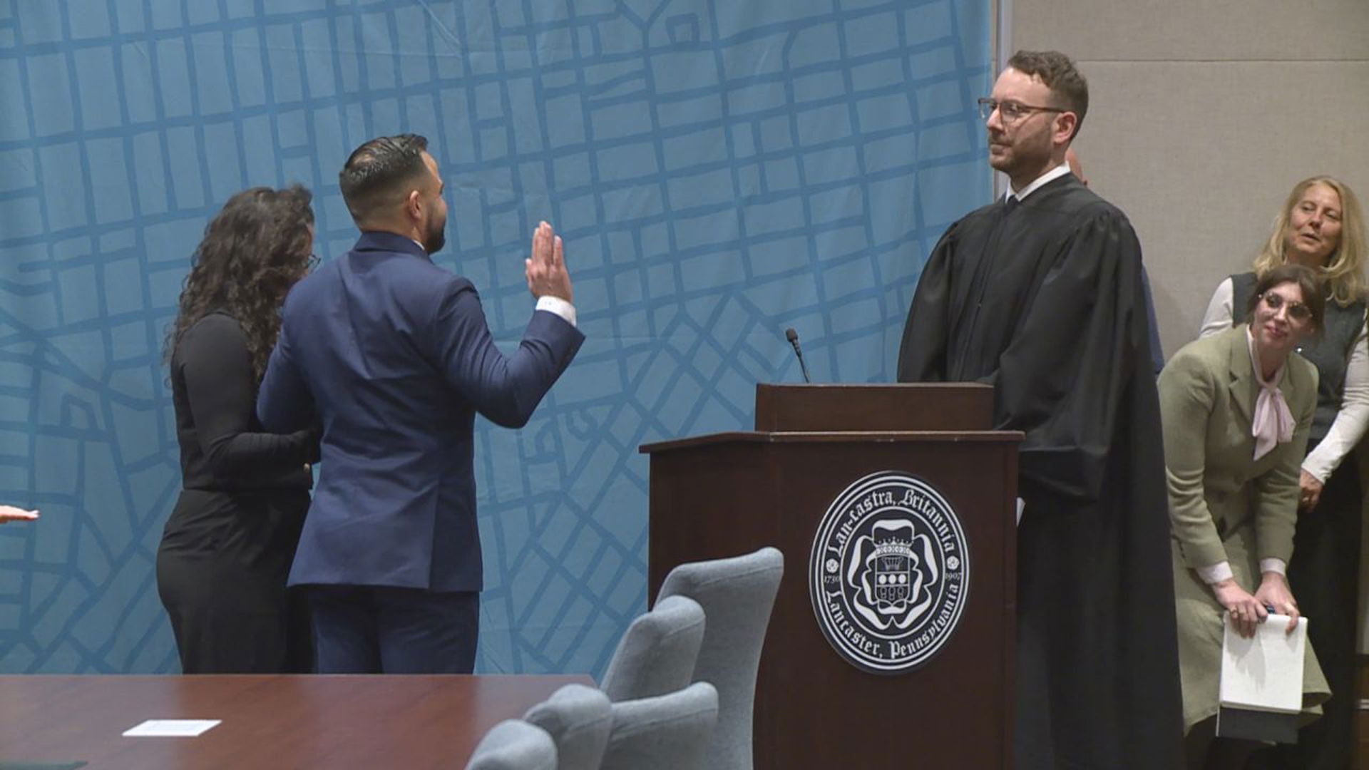 New mayors sworn into office in Lancaster and York | fox43.com
