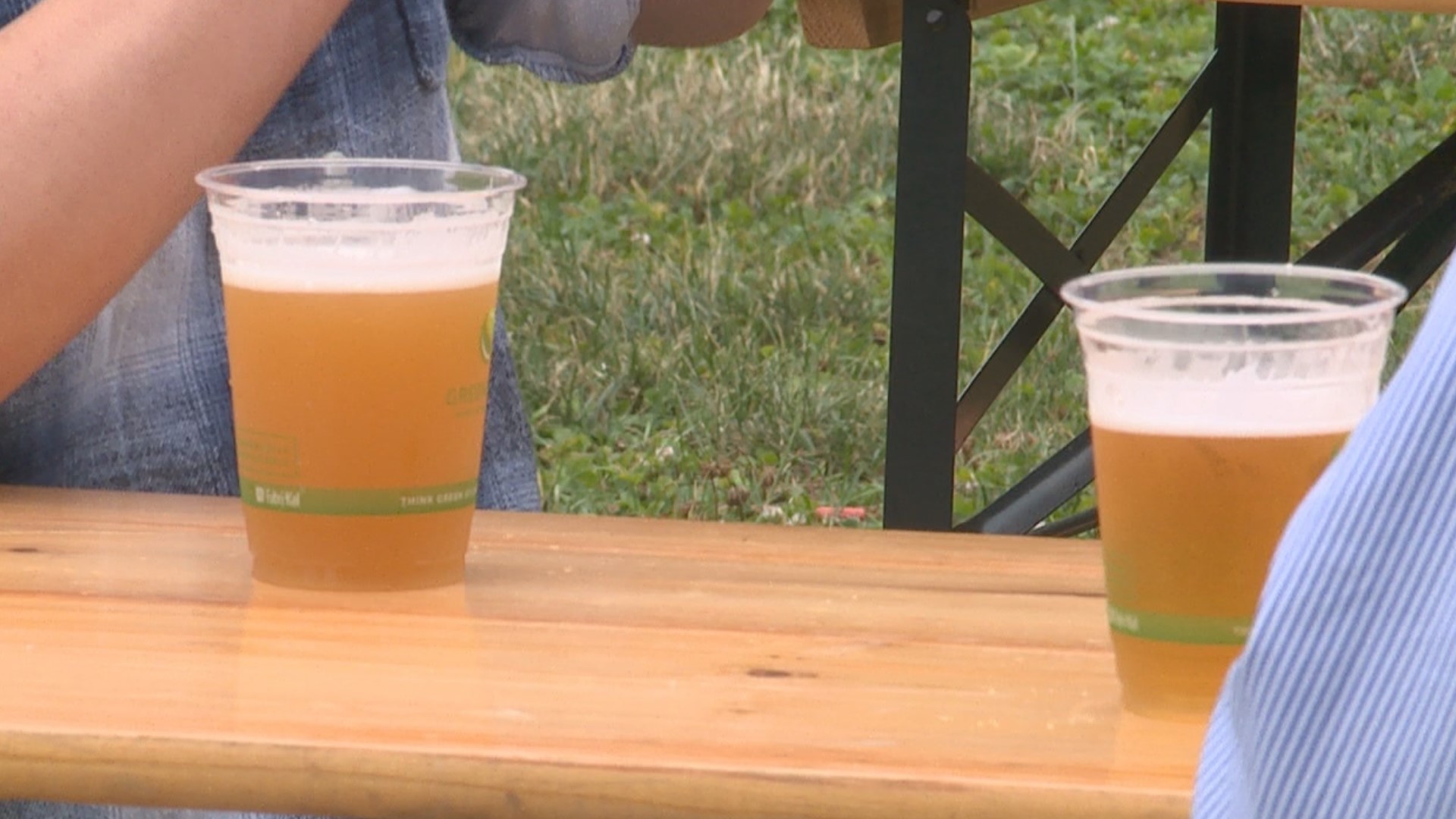 Lancaster beer garden helps raise money for local rec center | fox43.com