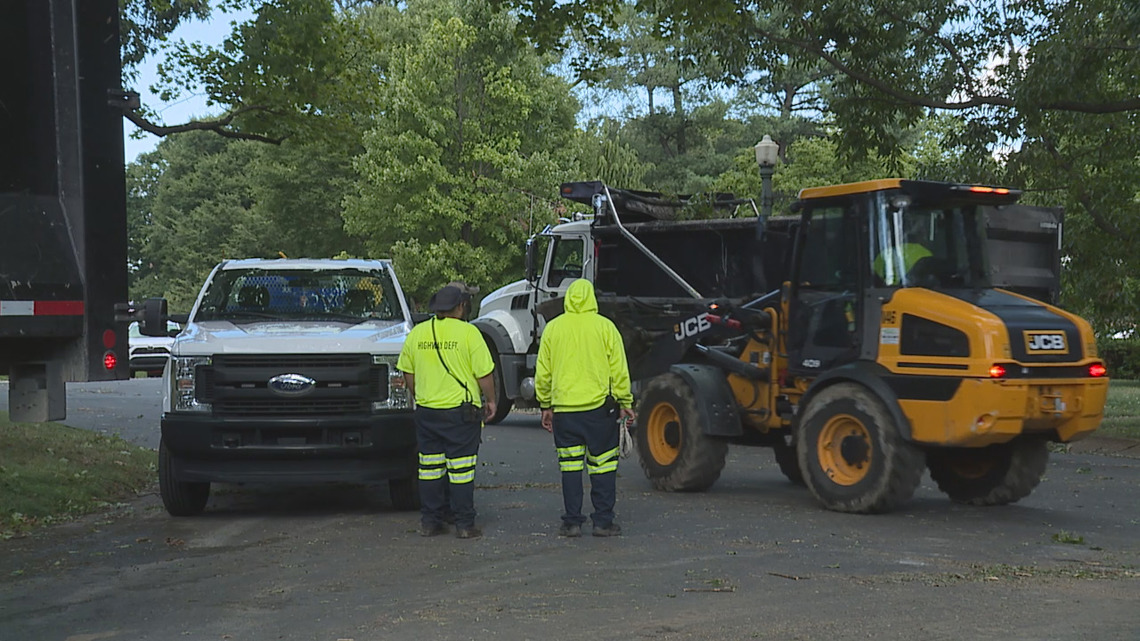City crews help pick up the pieces | fox43.com