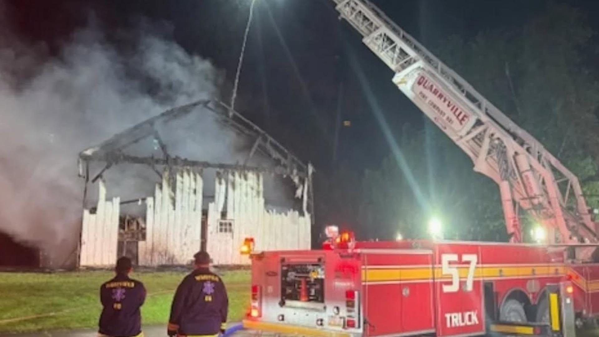 Crews put out large barn fire in Lancaster County | fox43.com