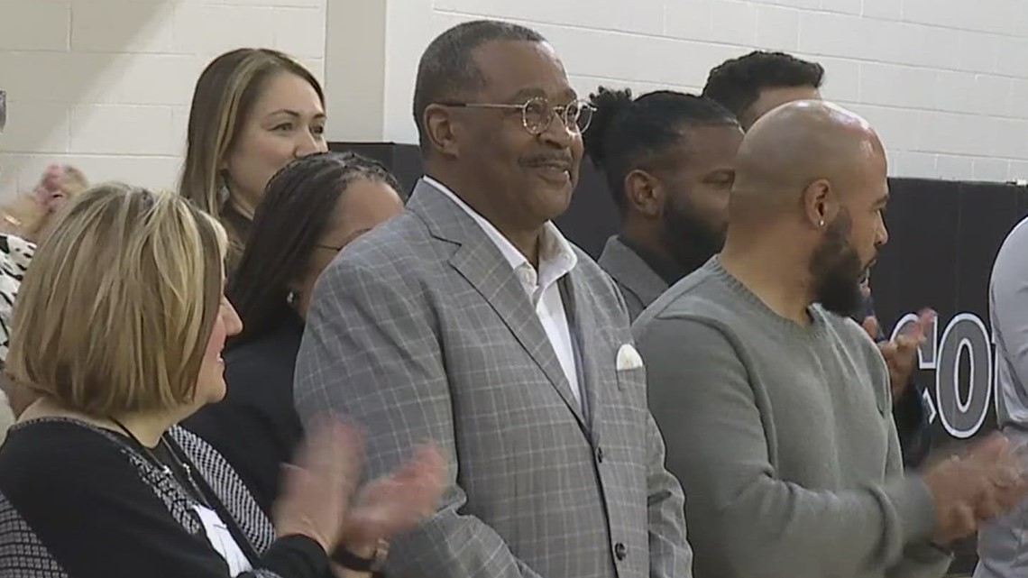 'This is a very special moment:' Harrisburg High dedicates basketball ...