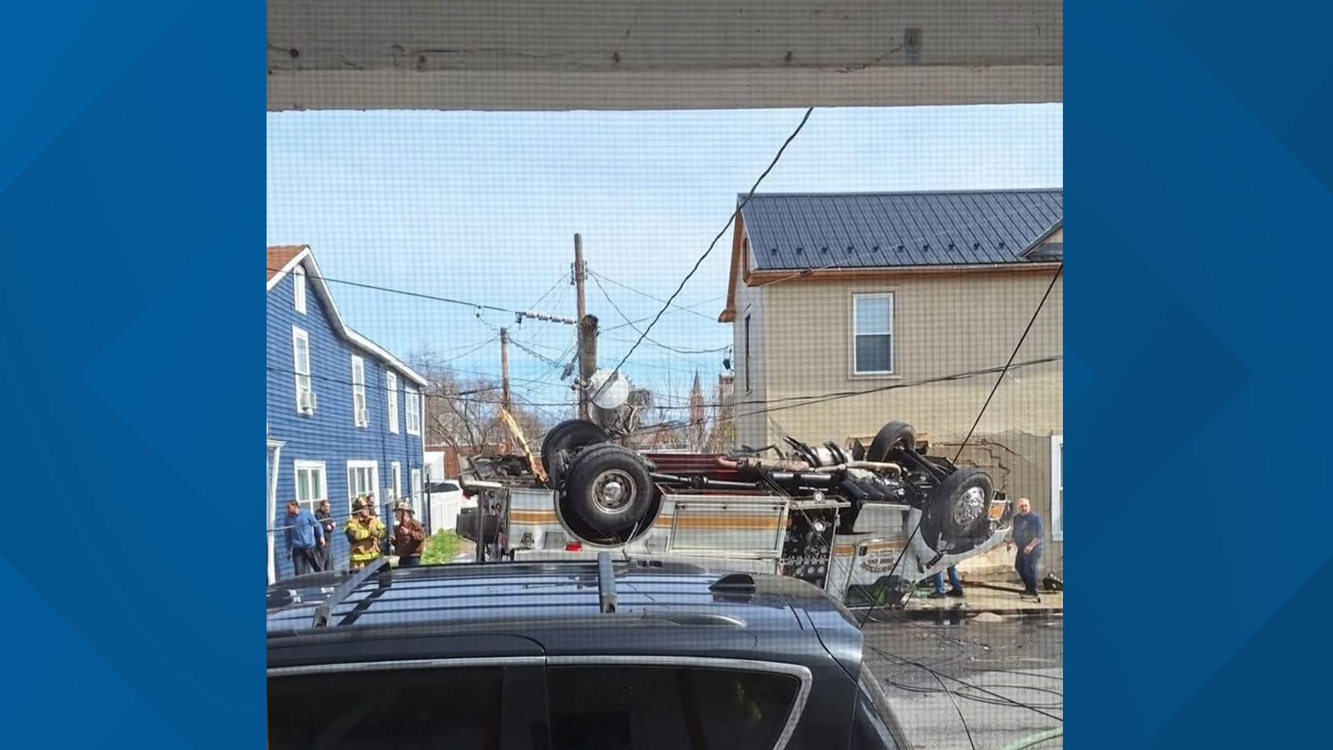 Fire tanker crash leaves driver trapped in Lewistown | fox43.com