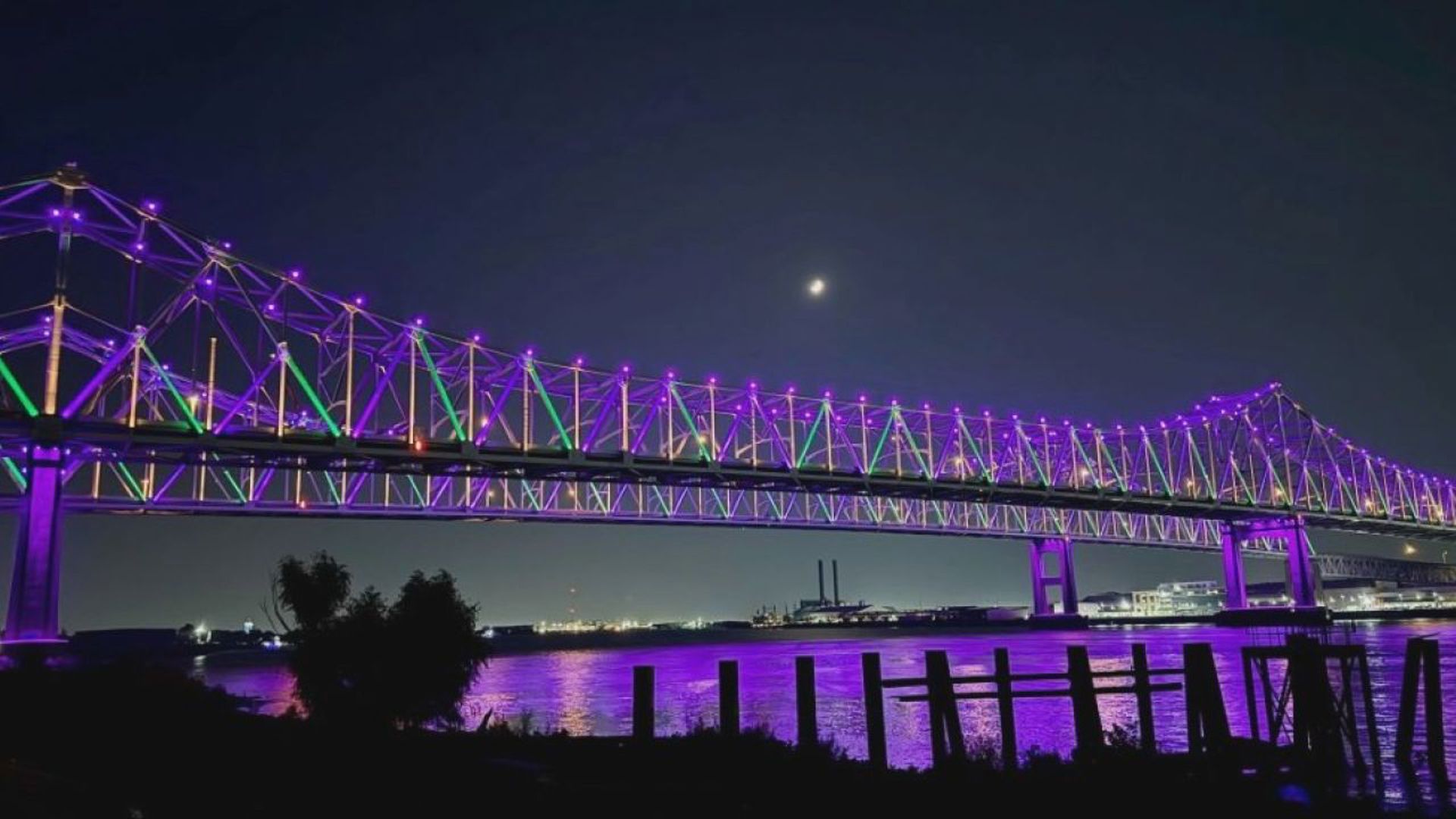 'Crescent City Connection' shines over New Orleans thanks to Central Pa ...