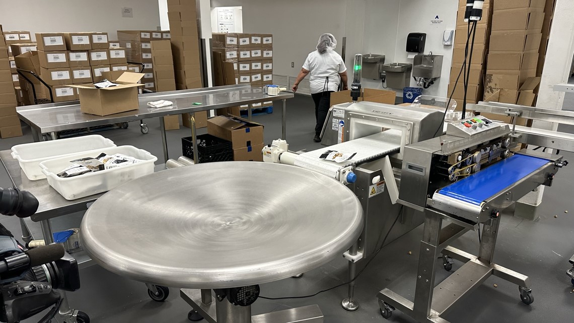 Candy clash takes center stage in Calder Cup Finals | fox43.com