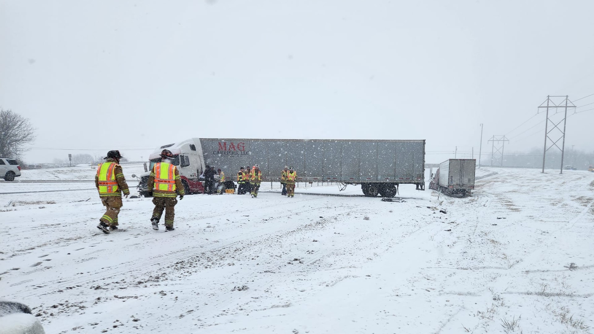 Jackknifed tractor-trailer disrupts traffic | fox43.com