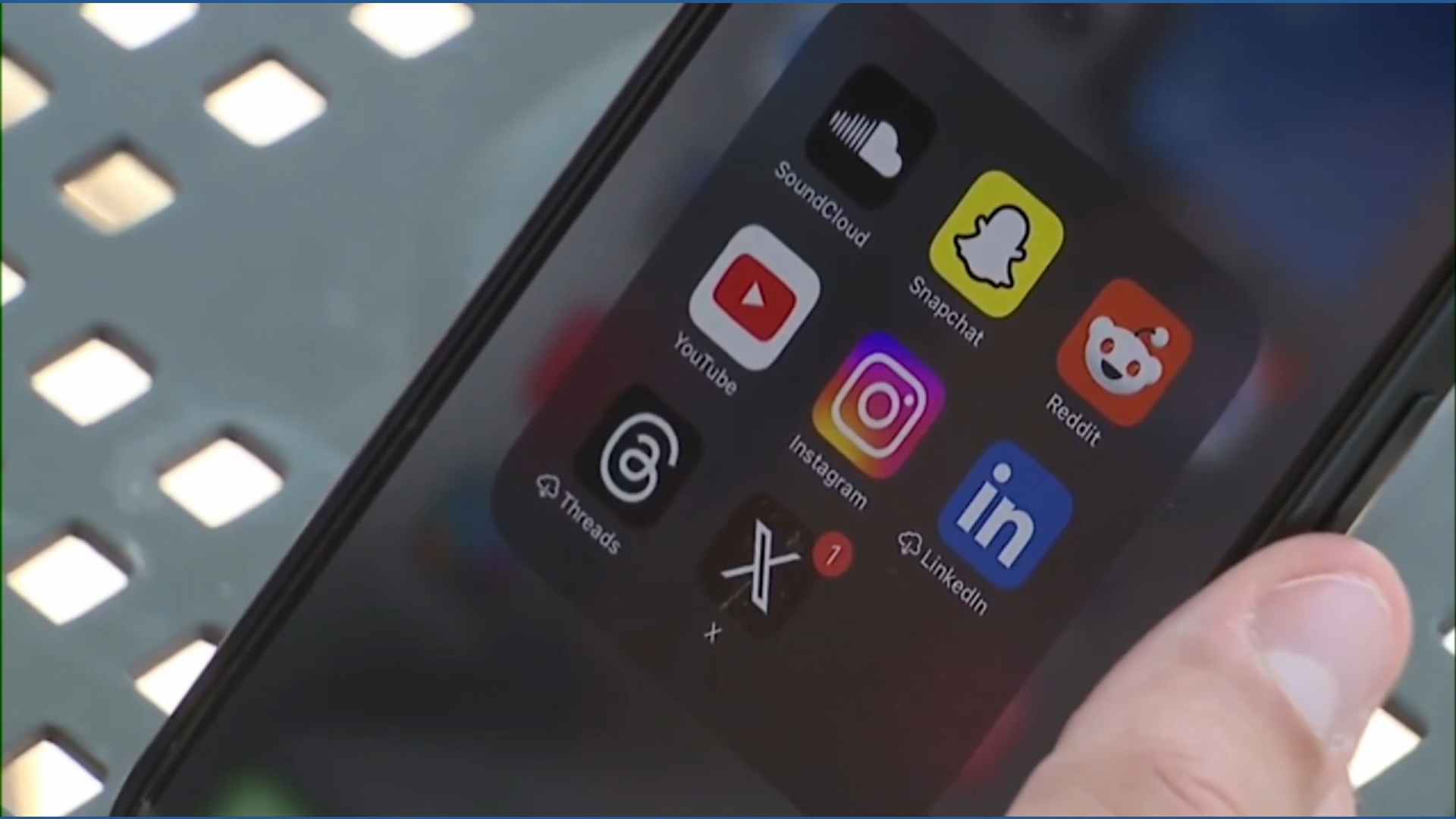 Pennsylvania Senate passes bill that would ban student cell phone use ...