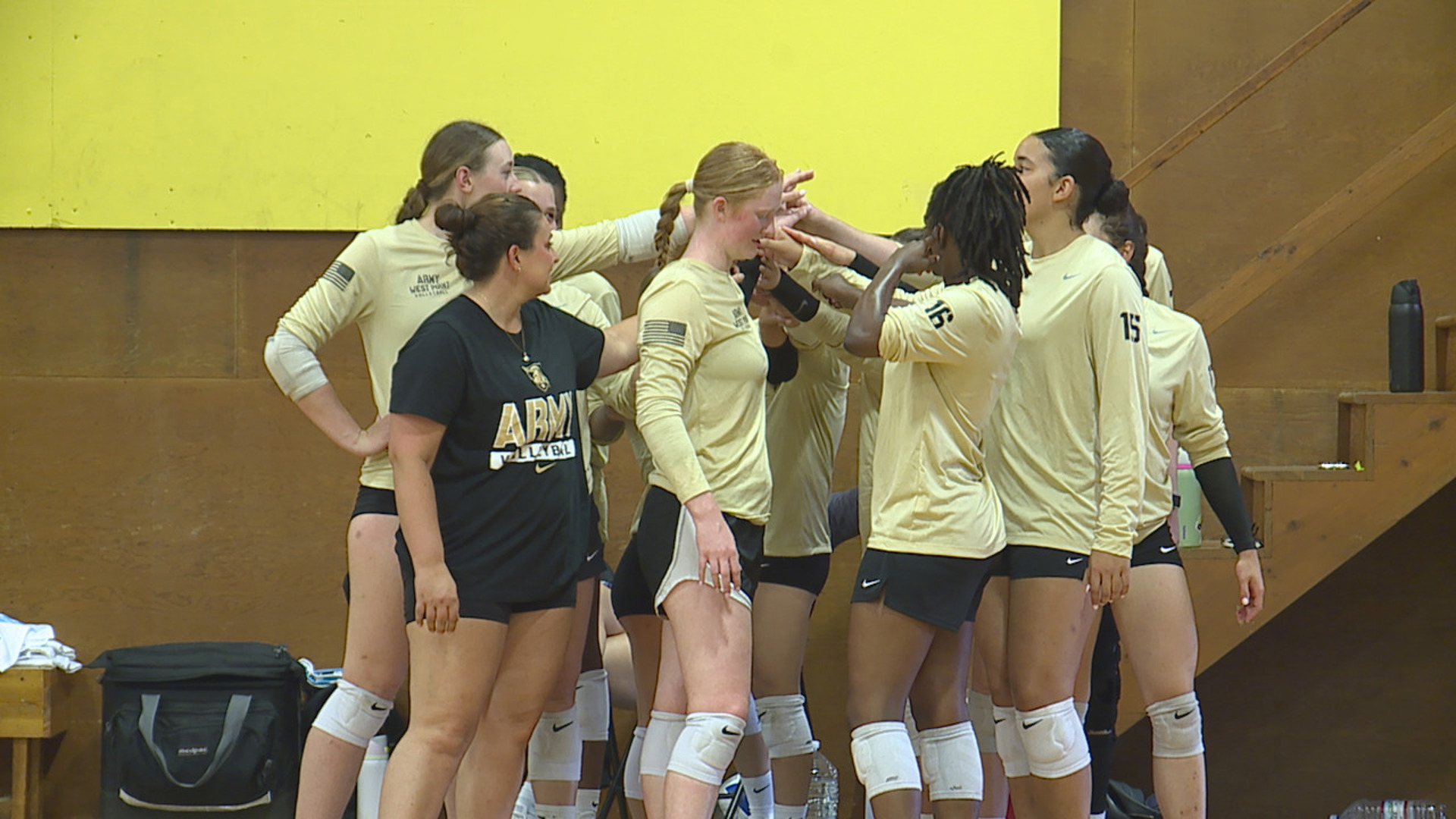 Army West Point volleyball trains at Fort Indiantown Gap | fox43.com