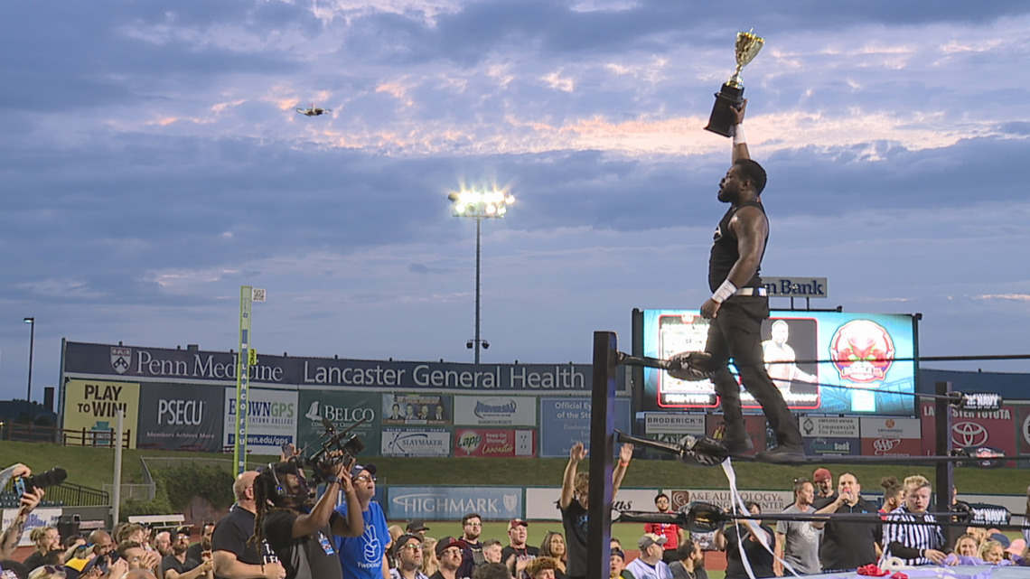 Red Rose Rumble thrills Lancaster wrestling fans | fox43.com