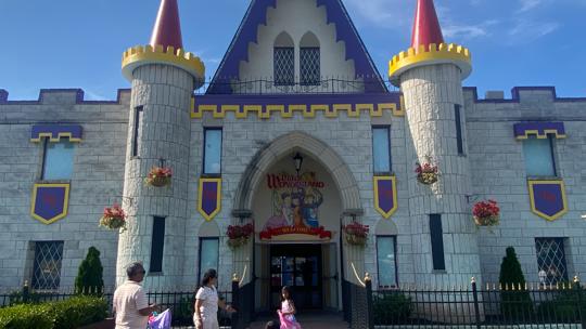 Malfunctioning ride at Dutch Wonderland strands 20 passengers | fox43.com