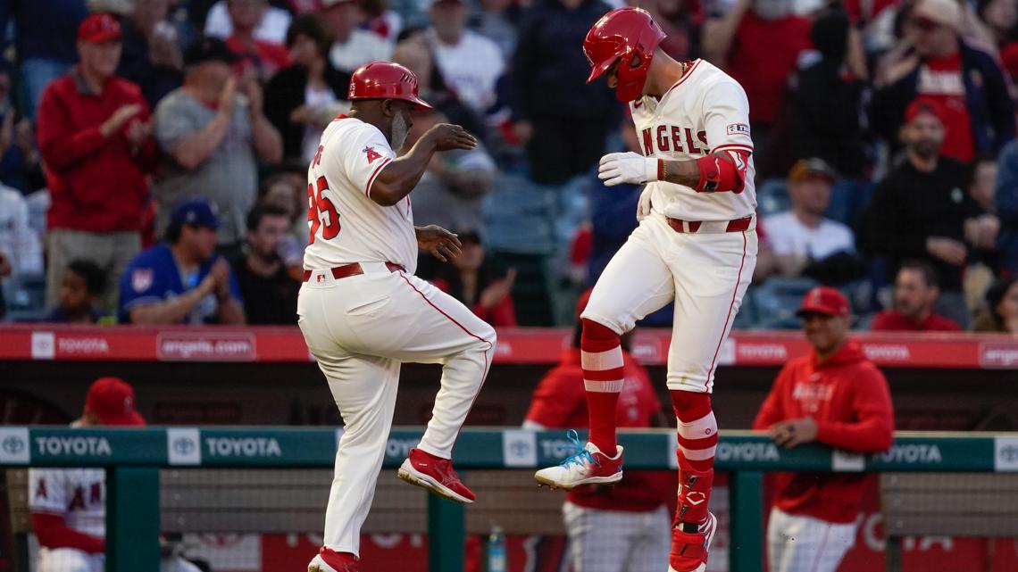 Rojas and Castellanos homer in the 9th, leading the Phillies to a 7-5 ...