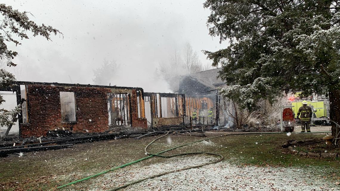 Fire crews work to extinguish Gettysburg house fire | fox43.com