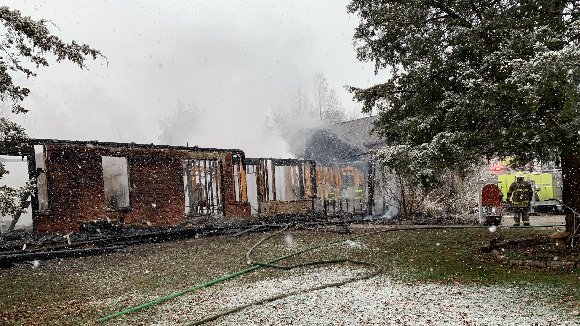 Fire crews work to extinguish Gettysburg house fire | fox43.com