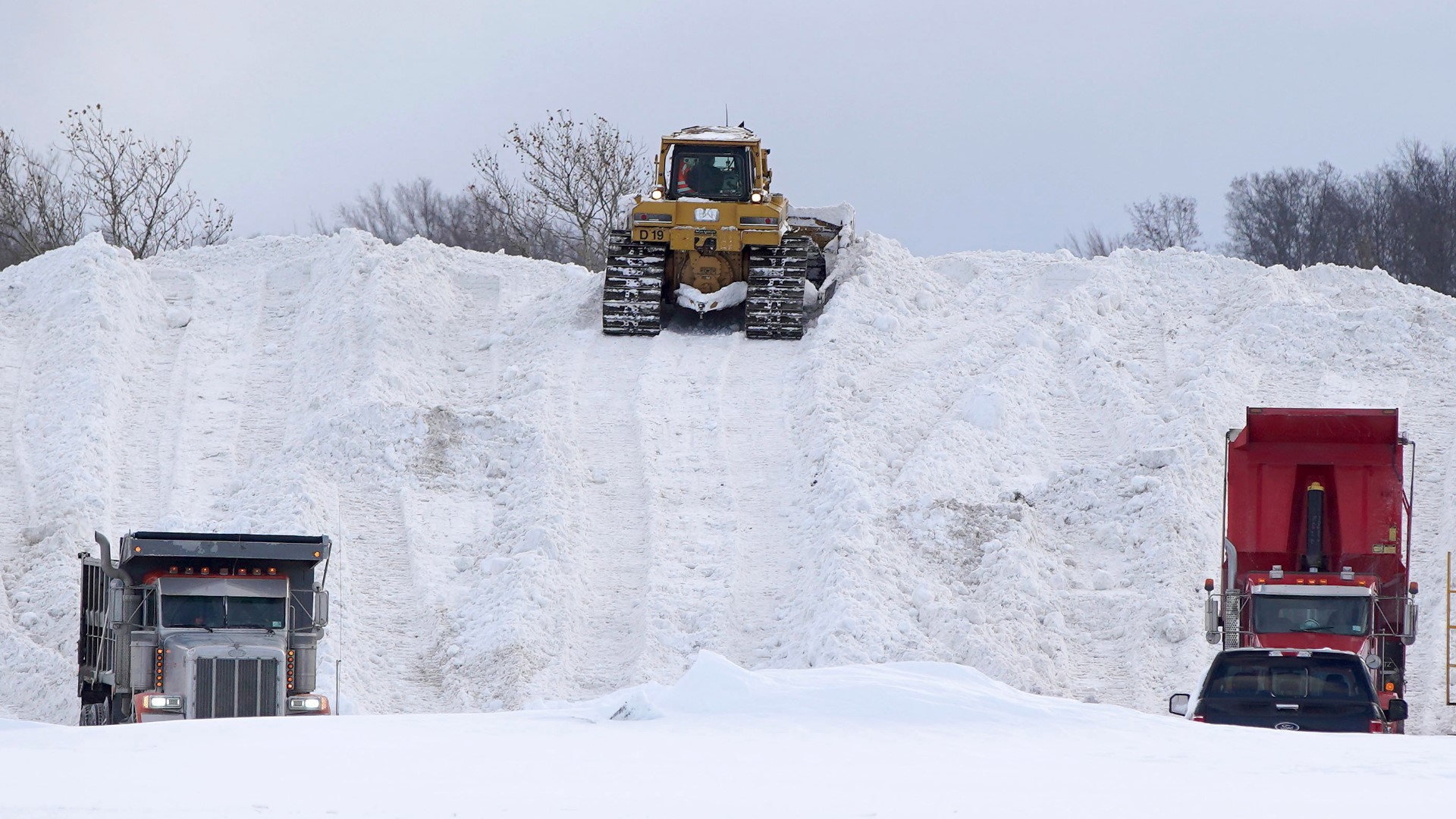 Parts of NY dig out after potentially 'historic' snowfall | fox43.com