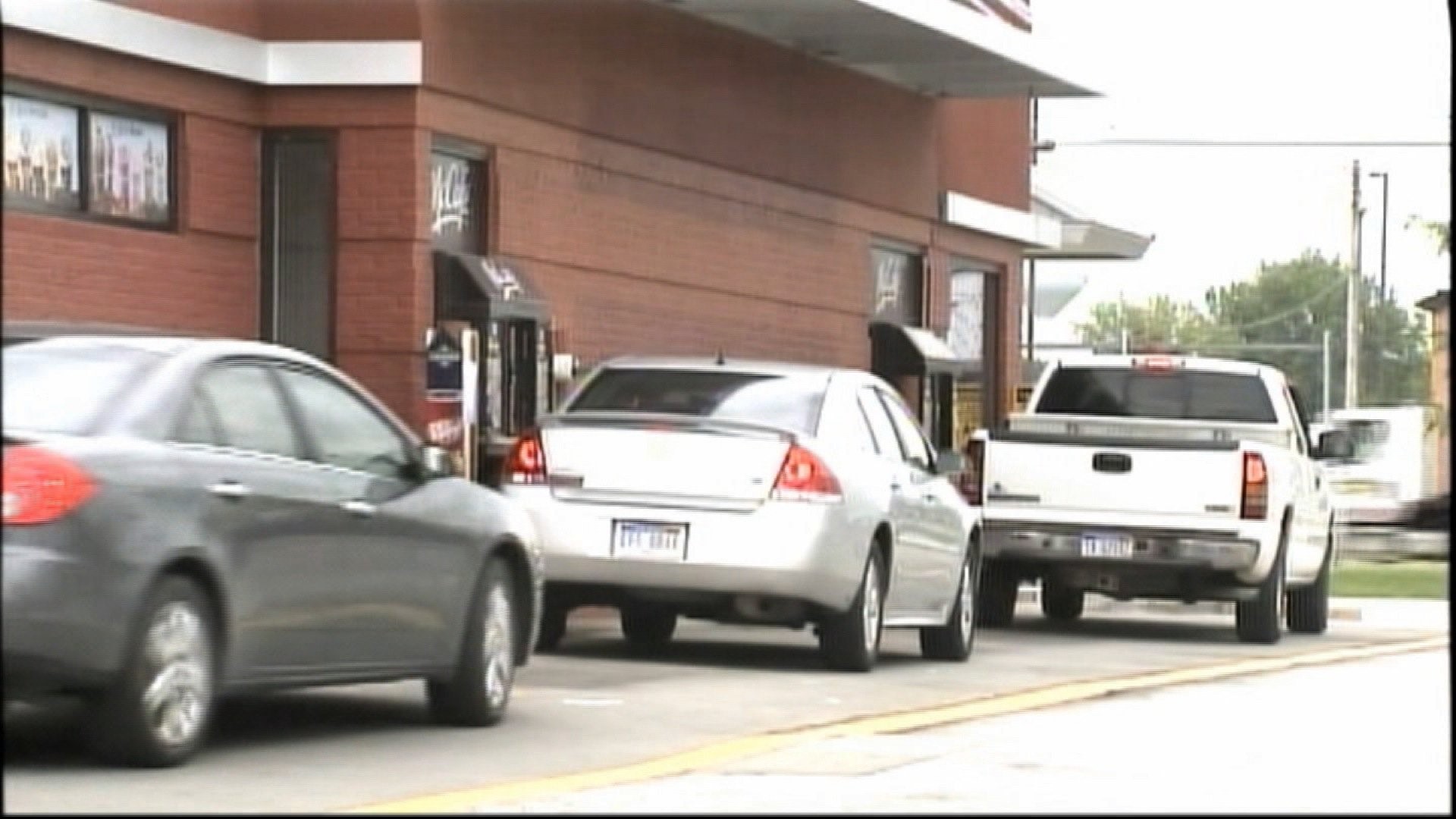 Funeral home offers drive-thru visitation | fox43.com