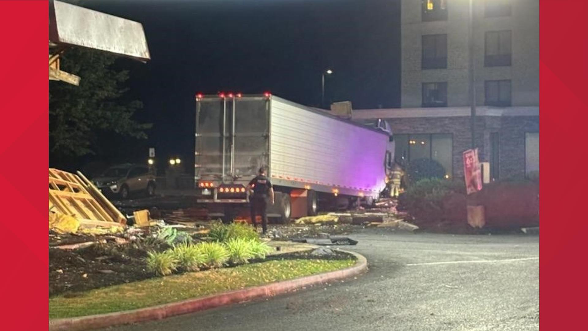 Tractor trailer hits Wendy's in Dauphin County | fox43.com
