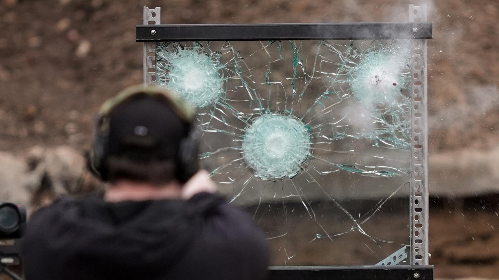 Philadelphia tests bullet-resistant glass enclosures | fox43.com