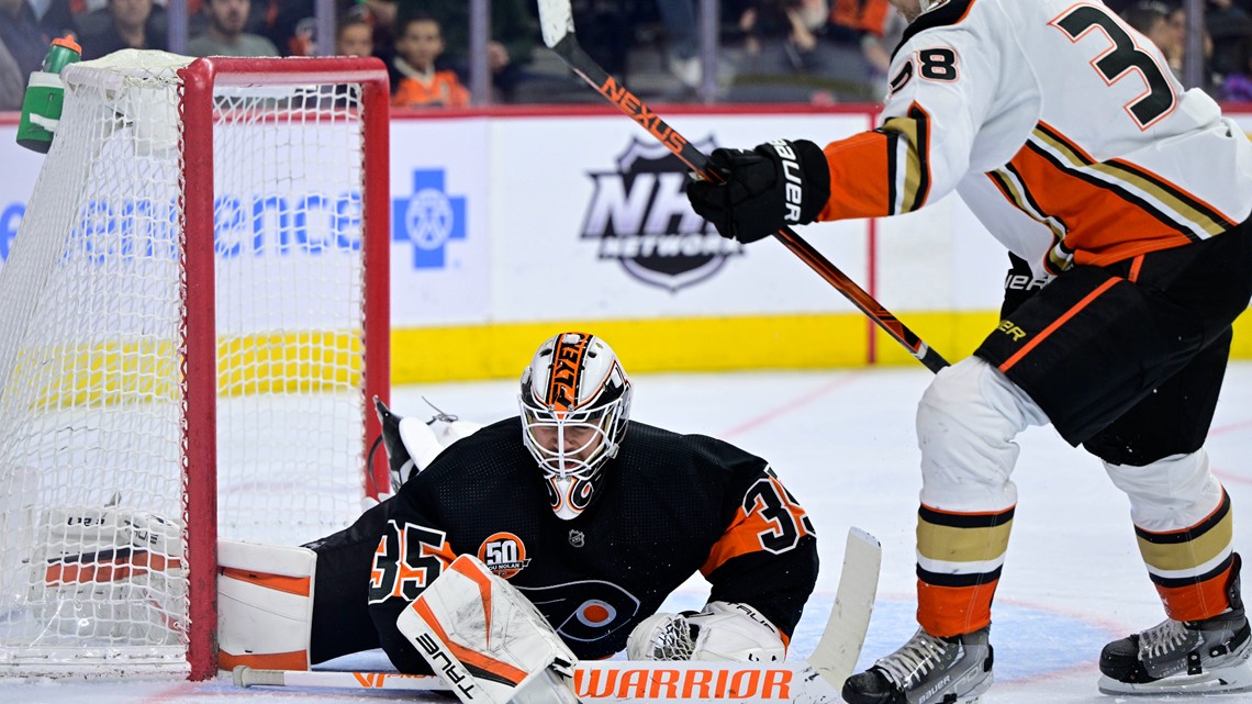 Trevor Zegras scores twice to lead Ducks past Flyers, 5-3 | fox43.com