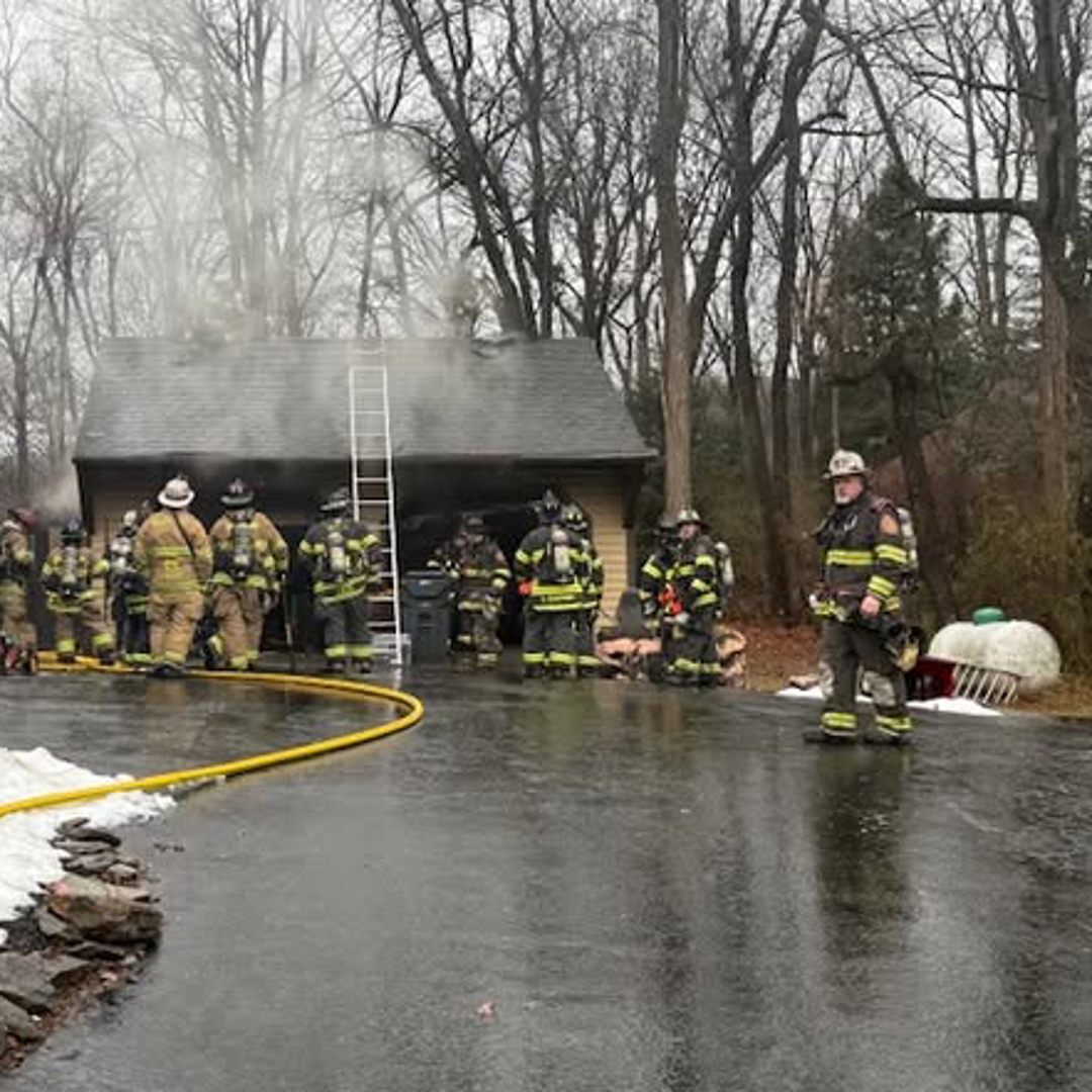 Fire crews extinguish Lancaster County garage fire | fox43.com