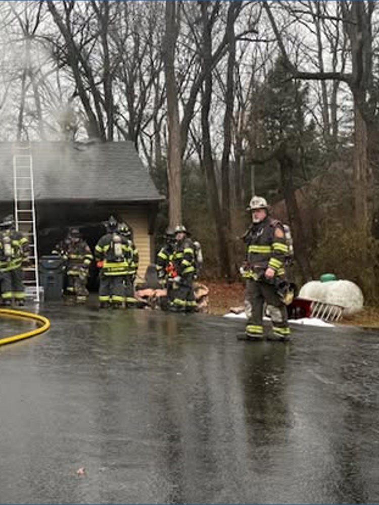 Fire crews extinguish Lancaster County garage fire | fox43.com