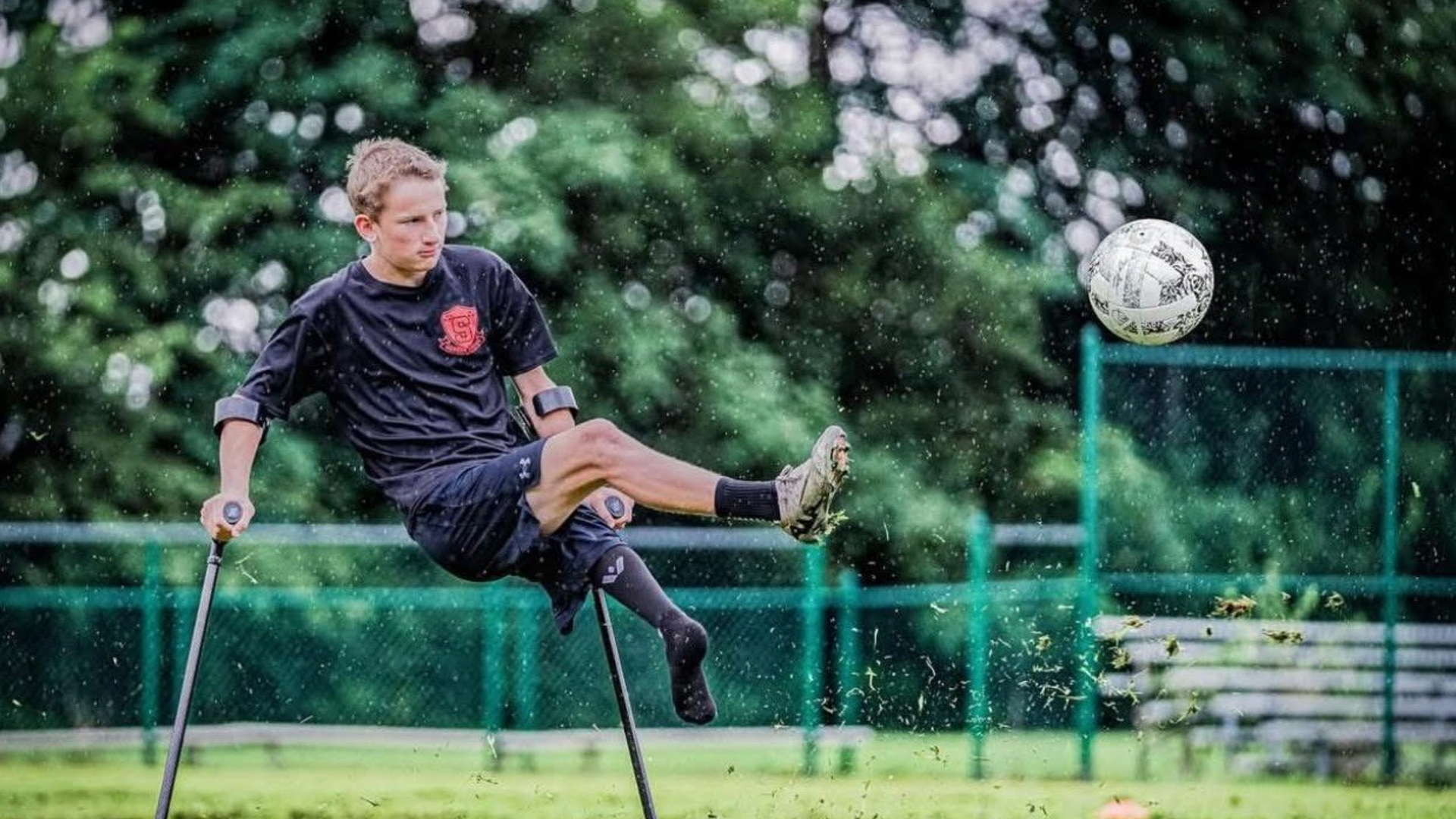 Teen amputee soccer star Liam Fanning inspires on and off field | fox43.com