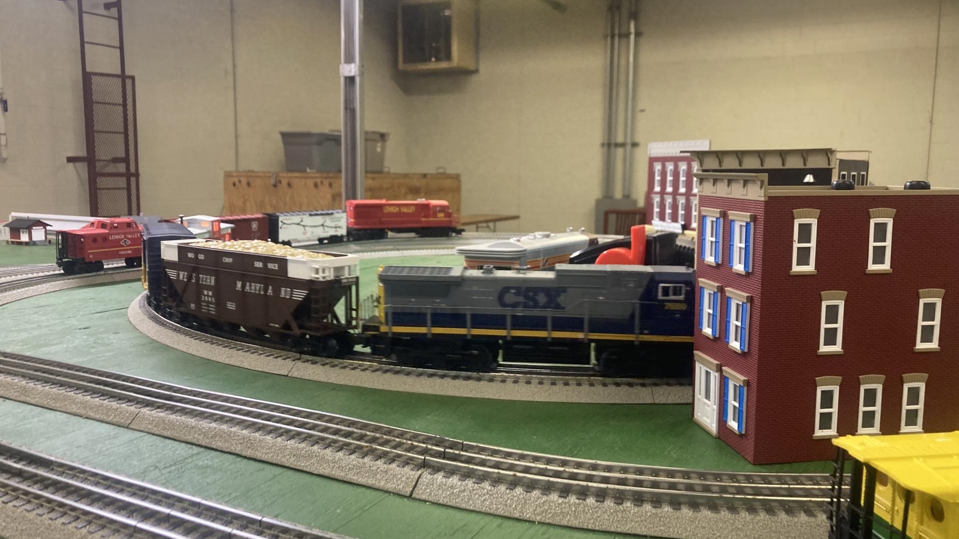Model train enthusiasts gather at York Expo Center for the 2025 York ...