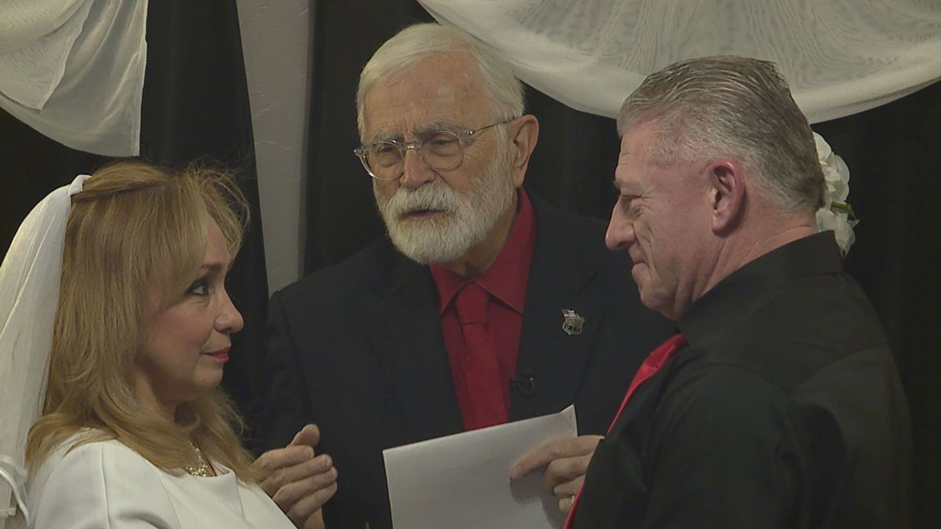 Former York County mayor officiates 5,000 wedding | fox43.com