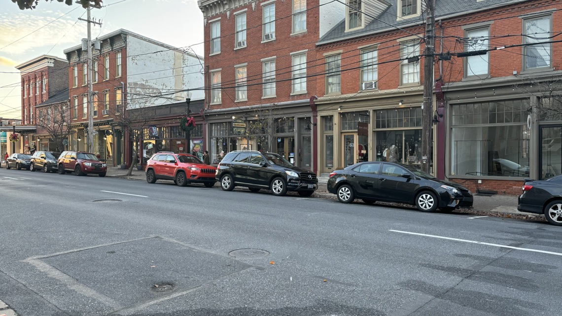Lancaster businesses prepare for holiday shopping season | fox43.com