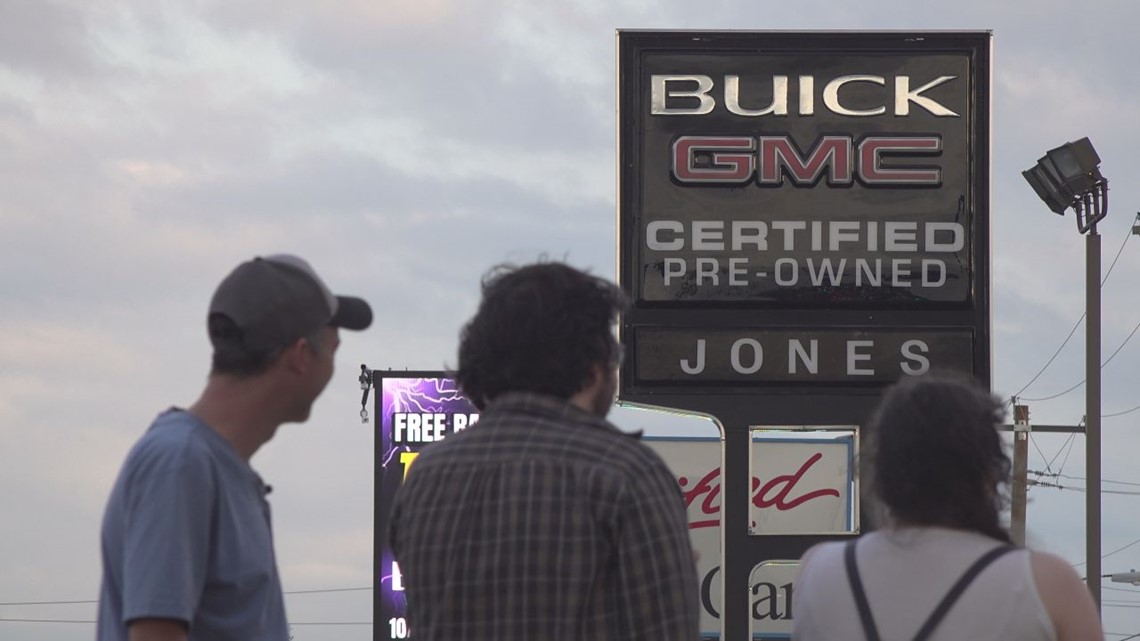 Lancaster group supports autoworkers through Stand Up Strike | fox43.com