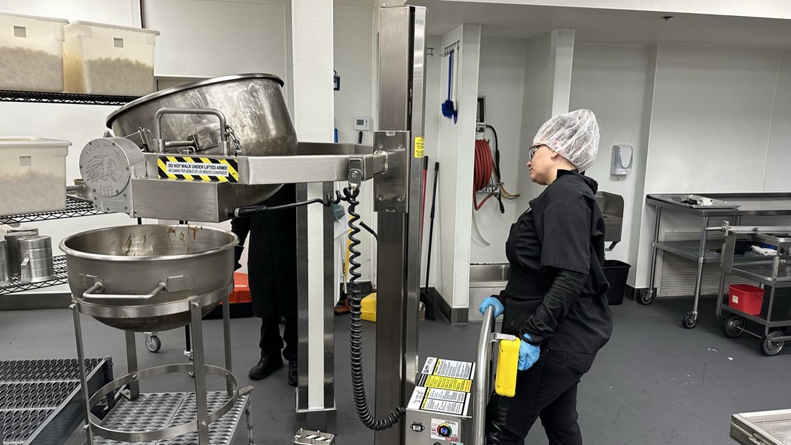 Candy clash takes center stage in Calder Cup Finals | fox43.com