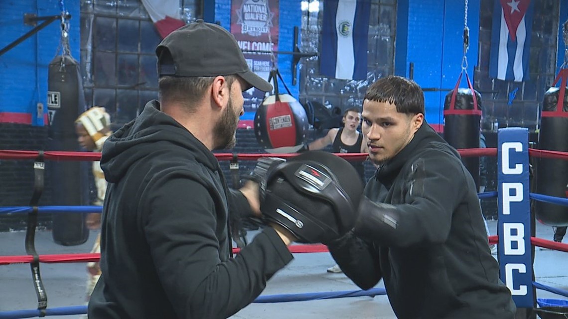 Harrisburg Boxer Antonio Perez rising in boxing ranks | fox43.com