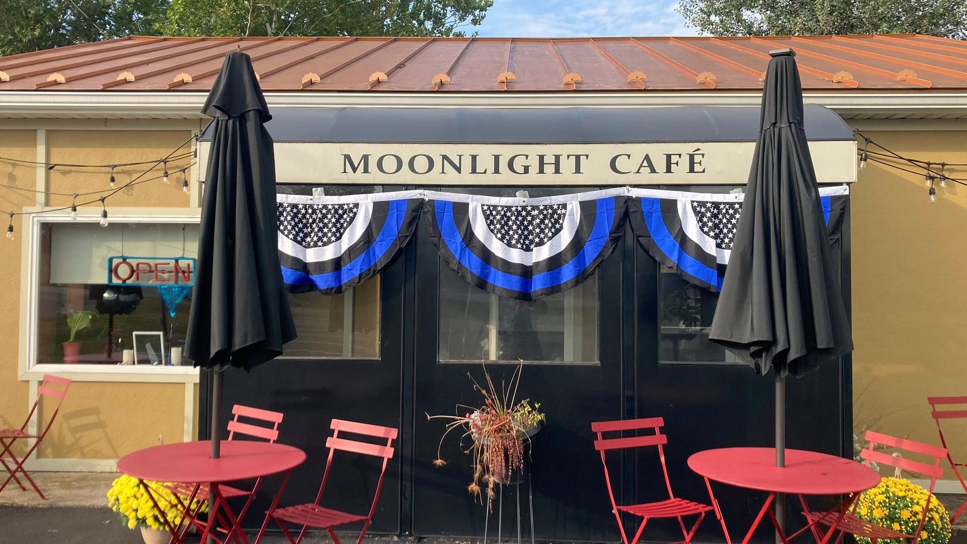 Moonlight Cafe hosts fundraiser for fallen officers' families | fox43.com