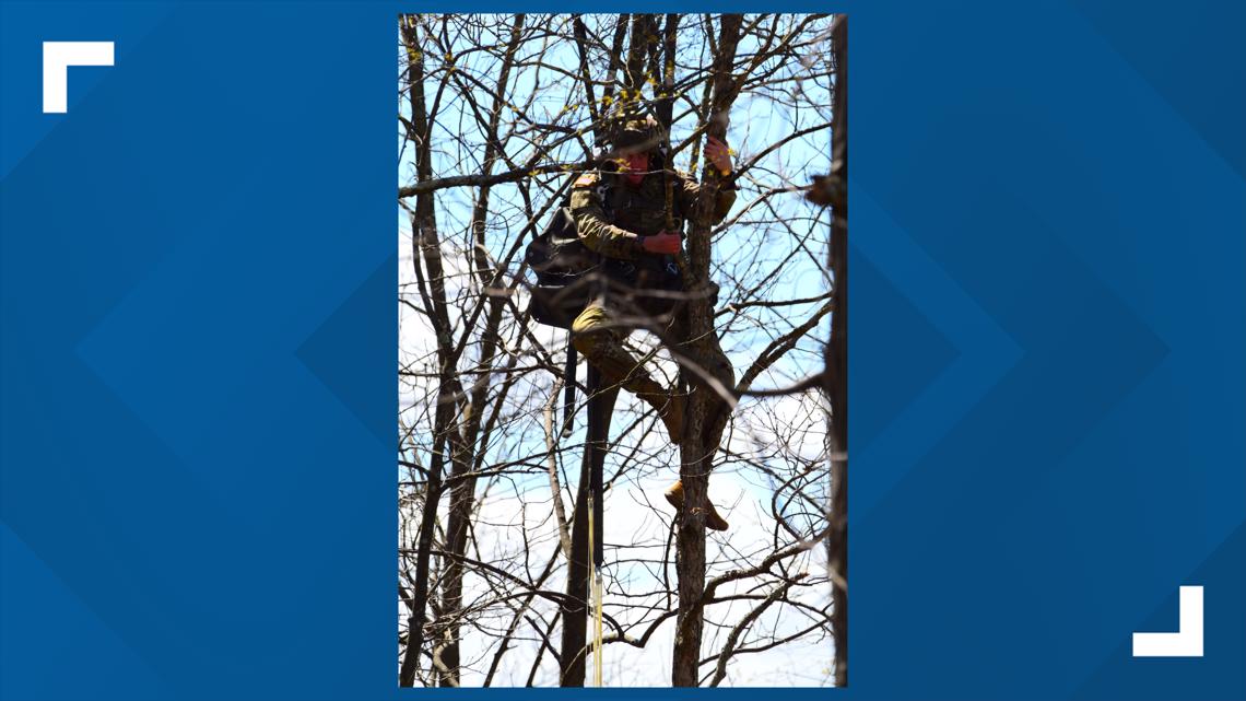 Helicopter rescues Army paratroopers stuck in trees during windy ...