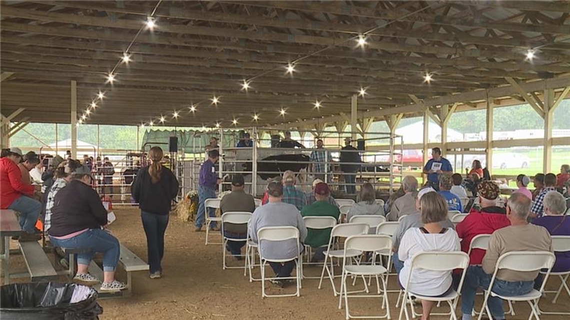 Bidders gather for the annual Brethren Disaster Relief Auction | fox43.com