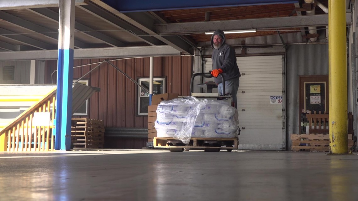 How outdoor workers can stay safe and warm during freezing conditions ...