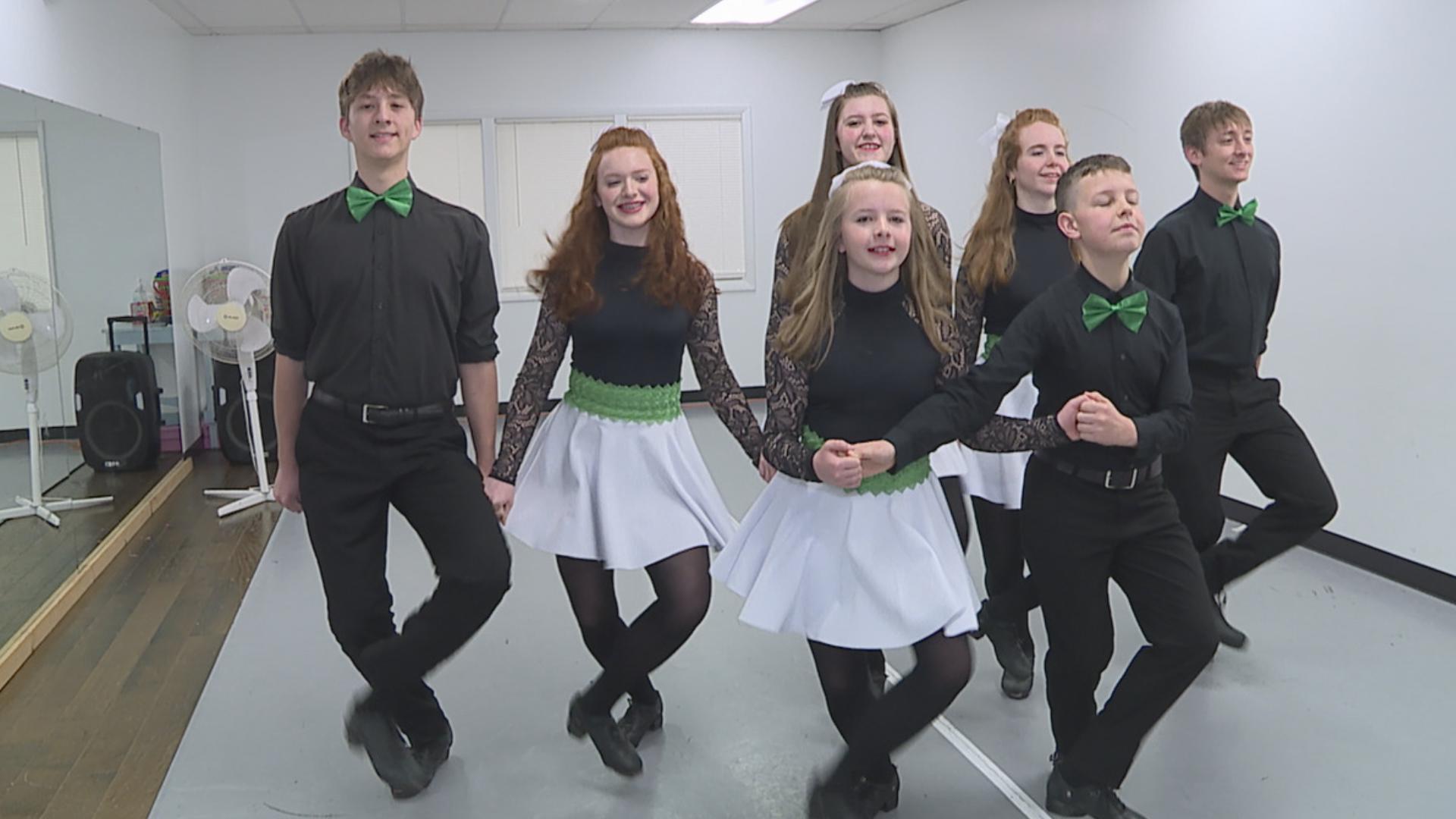 Doherty Petri School of Irish Dance performs their pub crawl | fox43.com