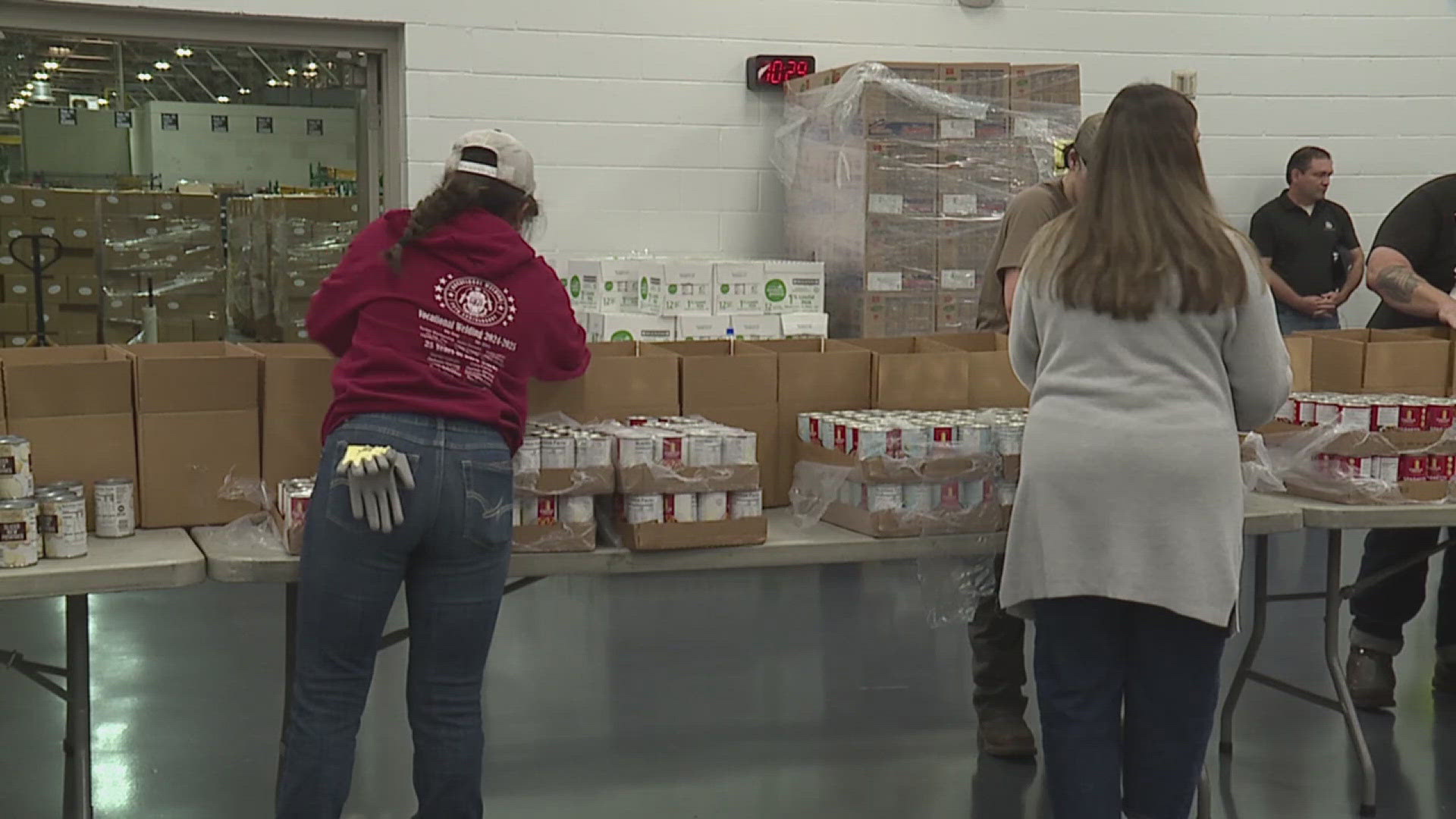 John Deere employees box up food for Riverbend Food Bank | wqad.com