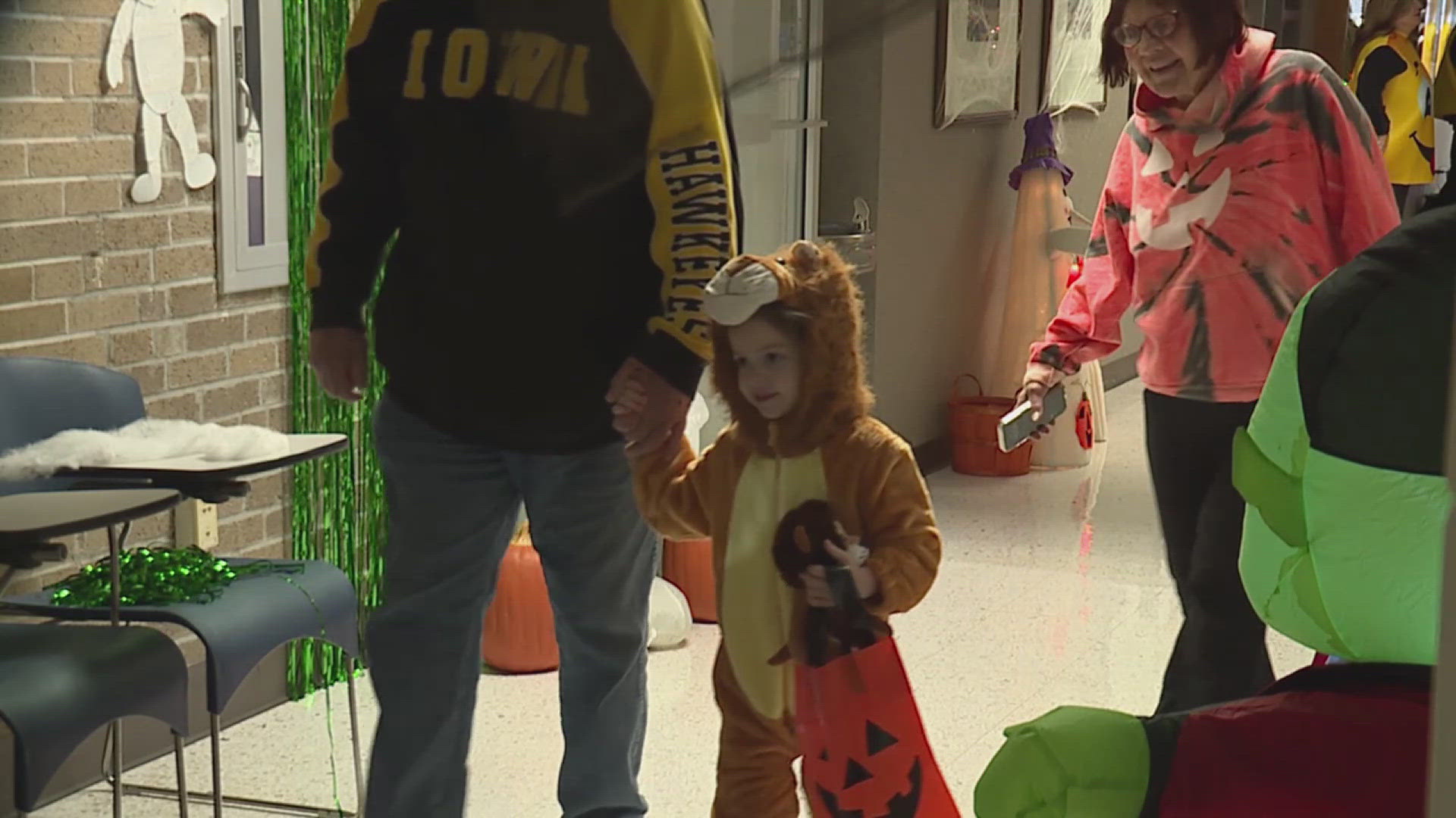 Bettendorf hosts 'City Hall-o-ween' for the youngest trick-or-treaters ...