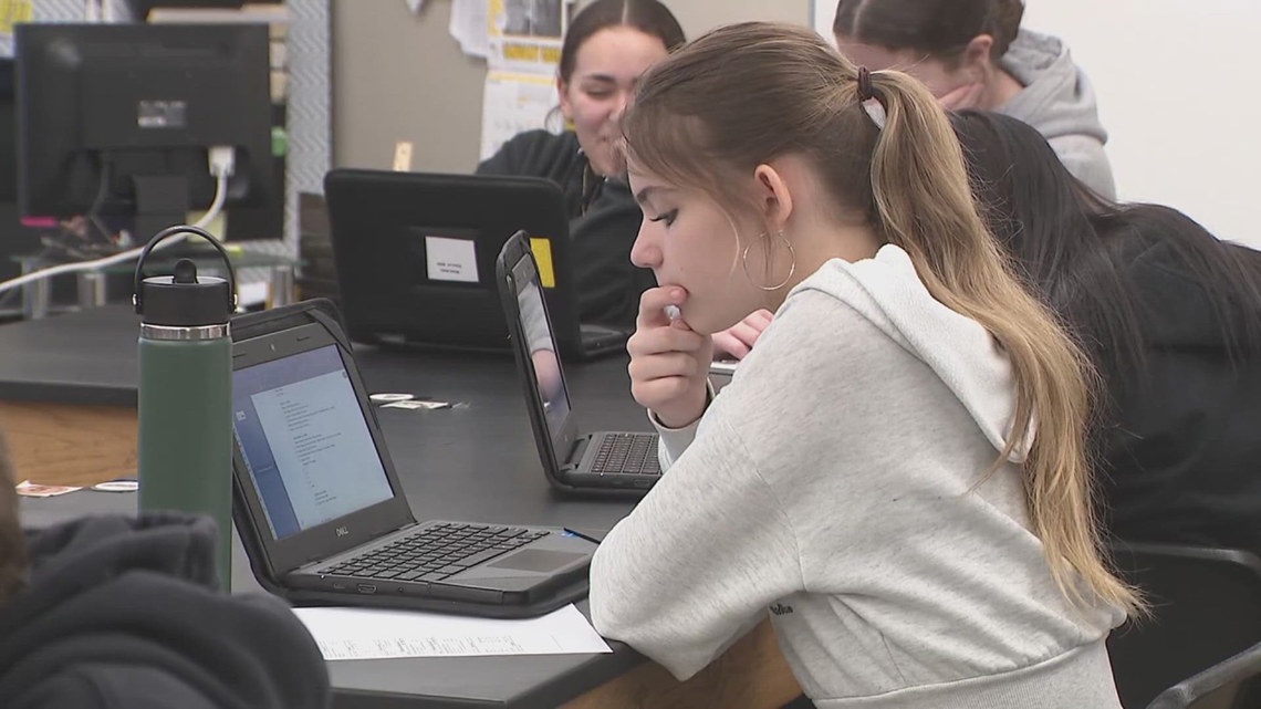 Iowa task force recommends teacher bonuses to boost classroom ...