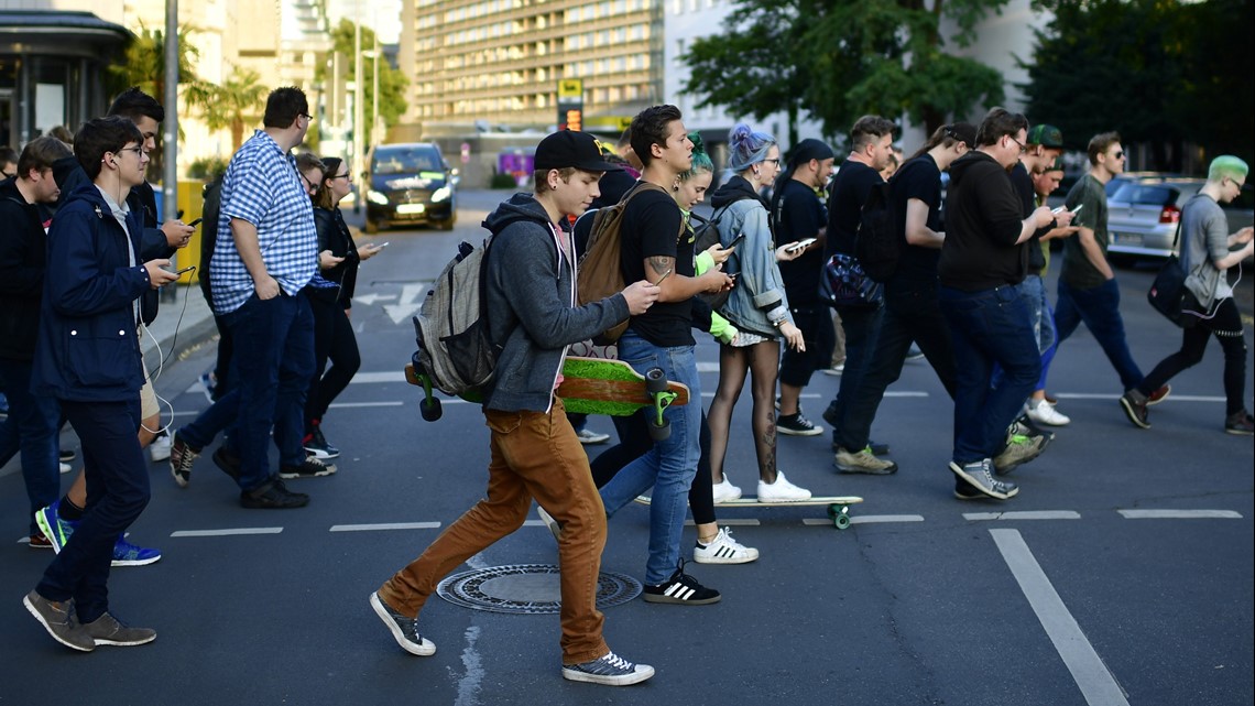 Walking while texting and other cell phone related injuries are on the ...