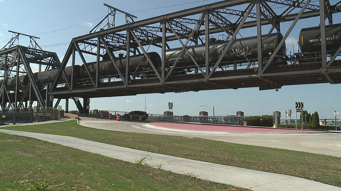 Government bridge reopens to traffic | wqad.com
