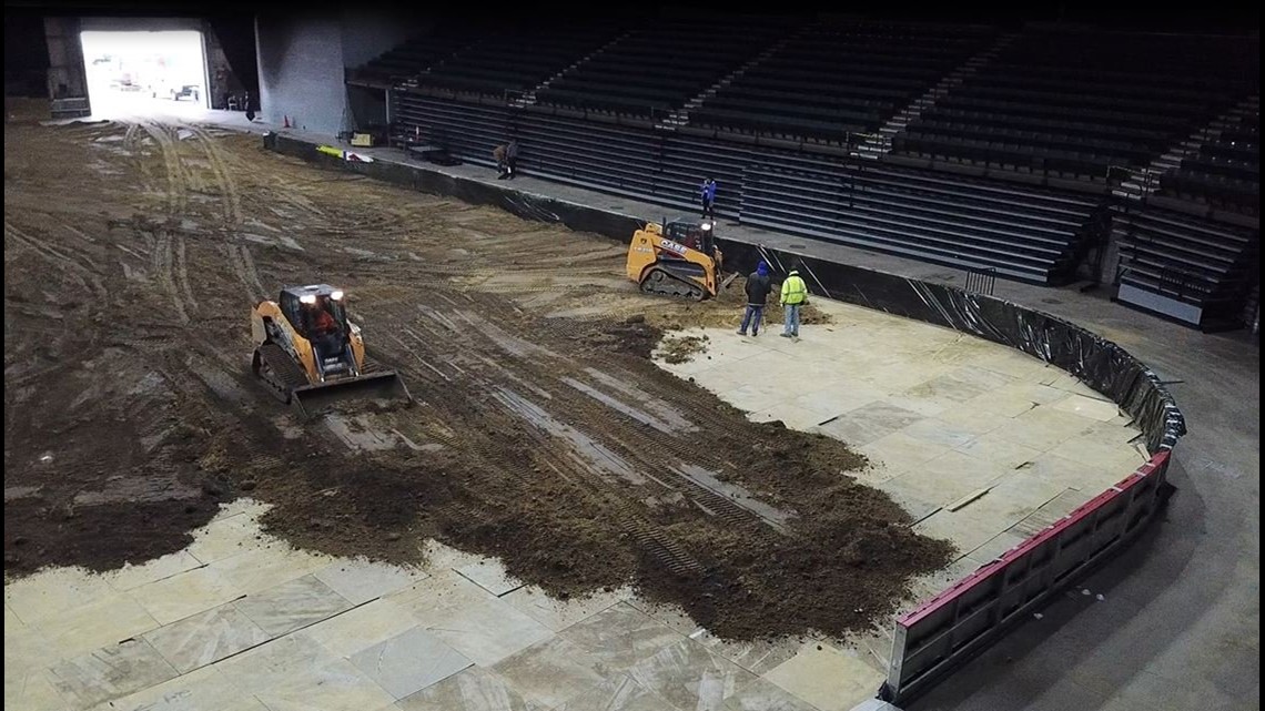 How the TaxSlayer Center turns an ice rink into a rodeo stadium | wqad.com