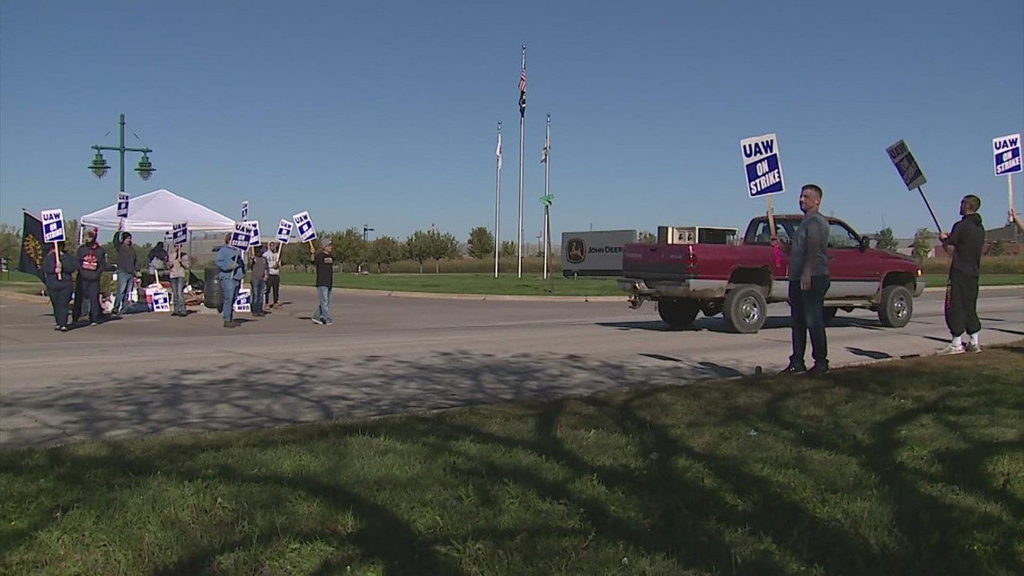 Here's the basic rules workers have to follow on the picket line | wqad.com