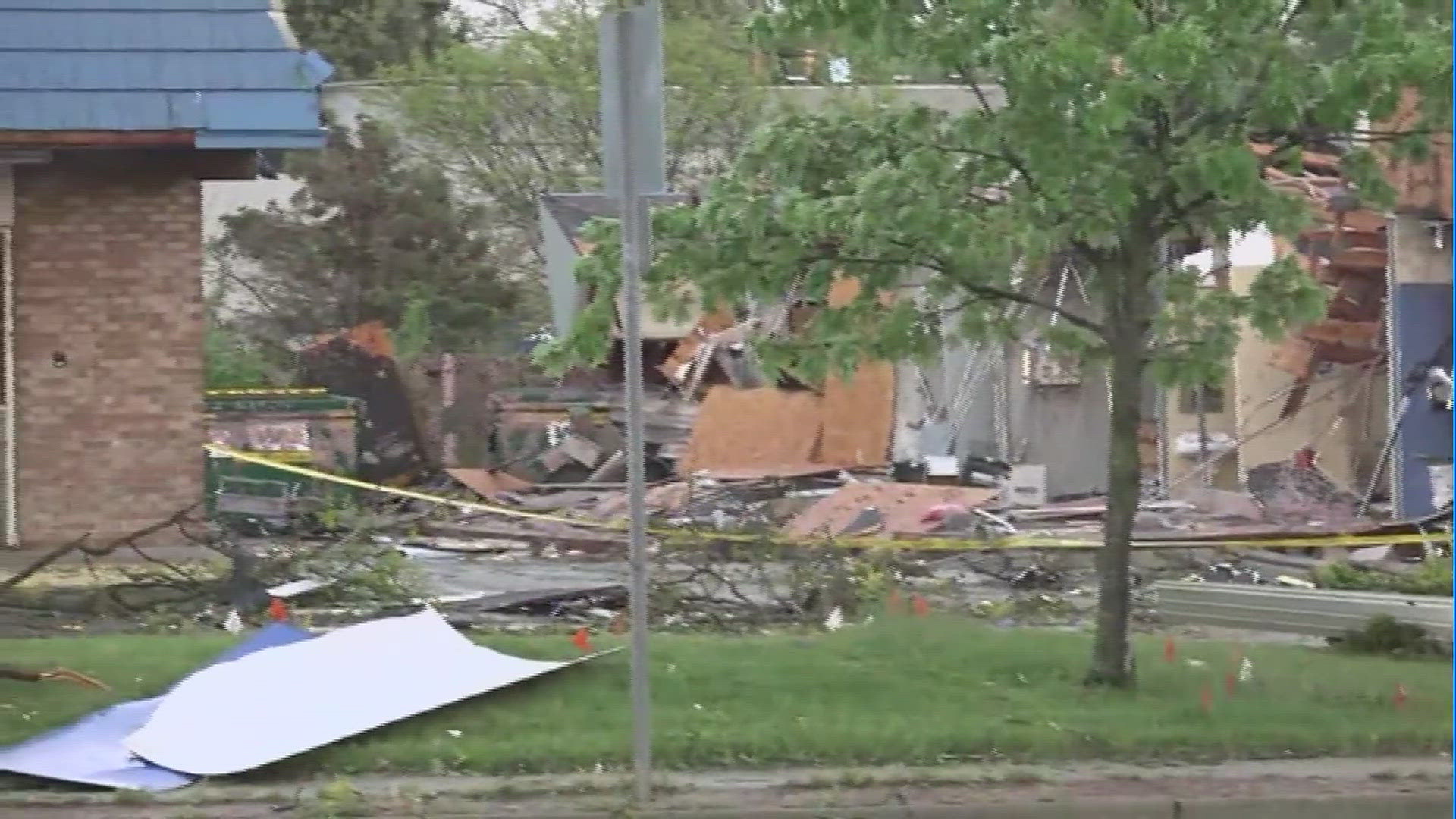 Missouri school destroyed by tornado day before summer vacation | wqad.com