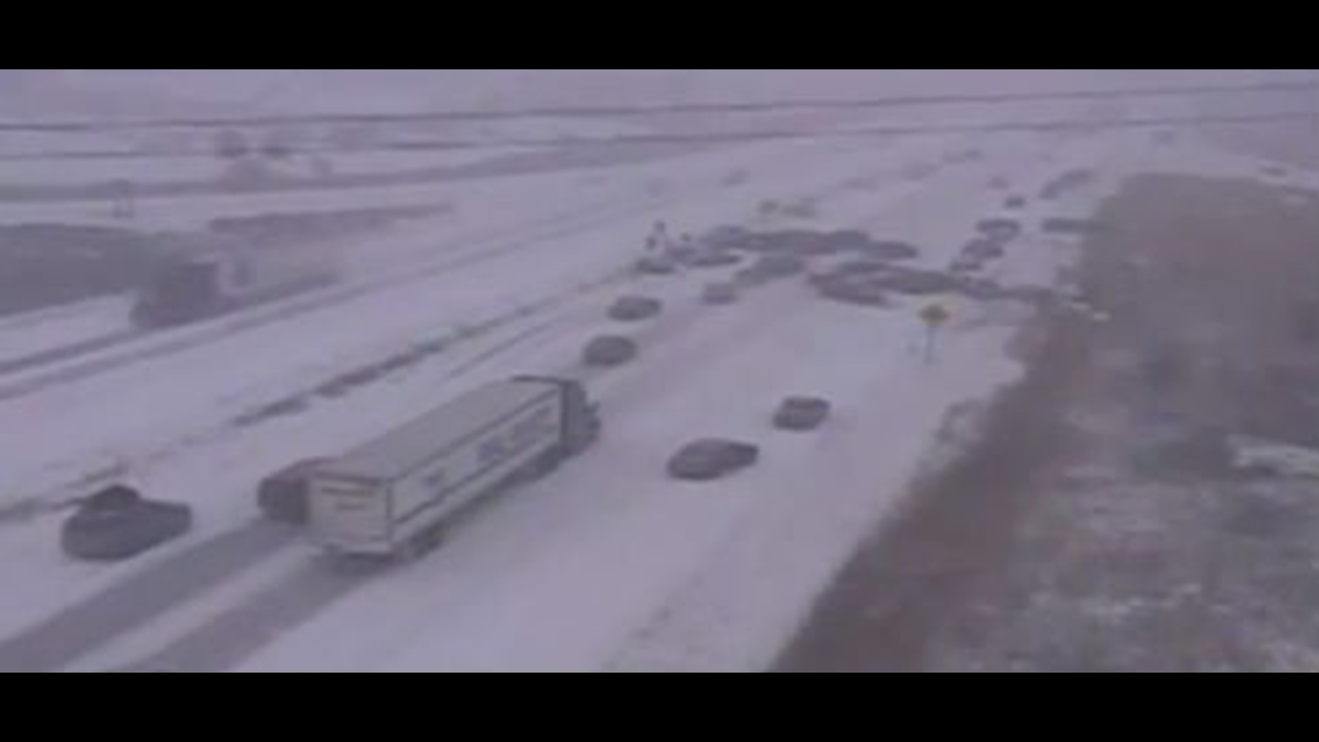 Video shows massive pileup during snowstorm in Wisconsin | wqad.com