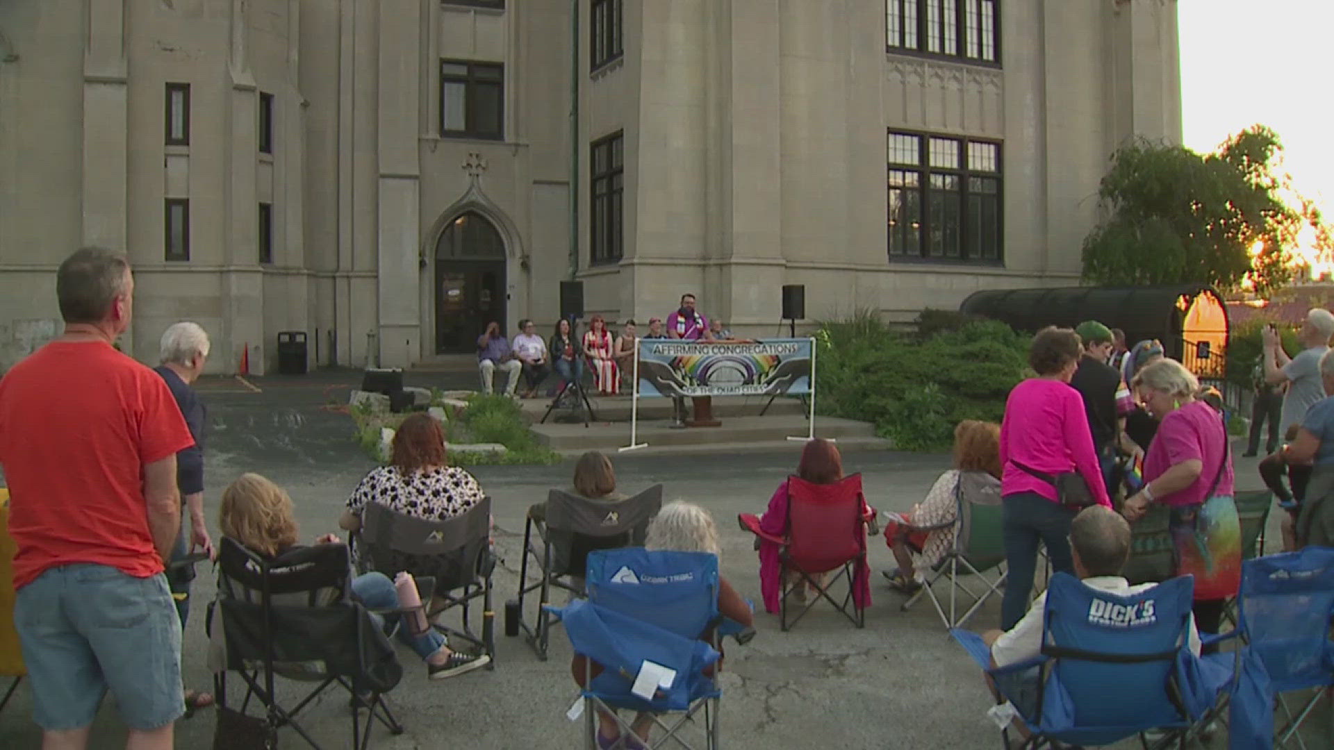 "Light Up Pride" event held at Spotlight Theatre in Moline | wqad.com
