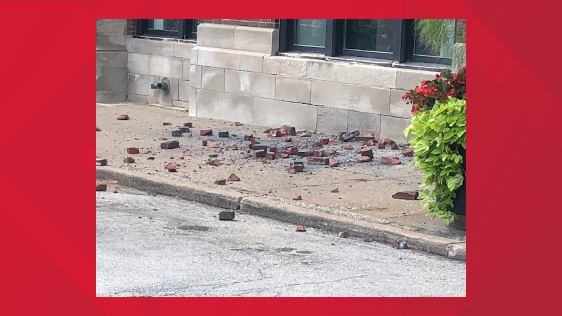 Falling building debris closes Davenport's Main Street | wqad.com
