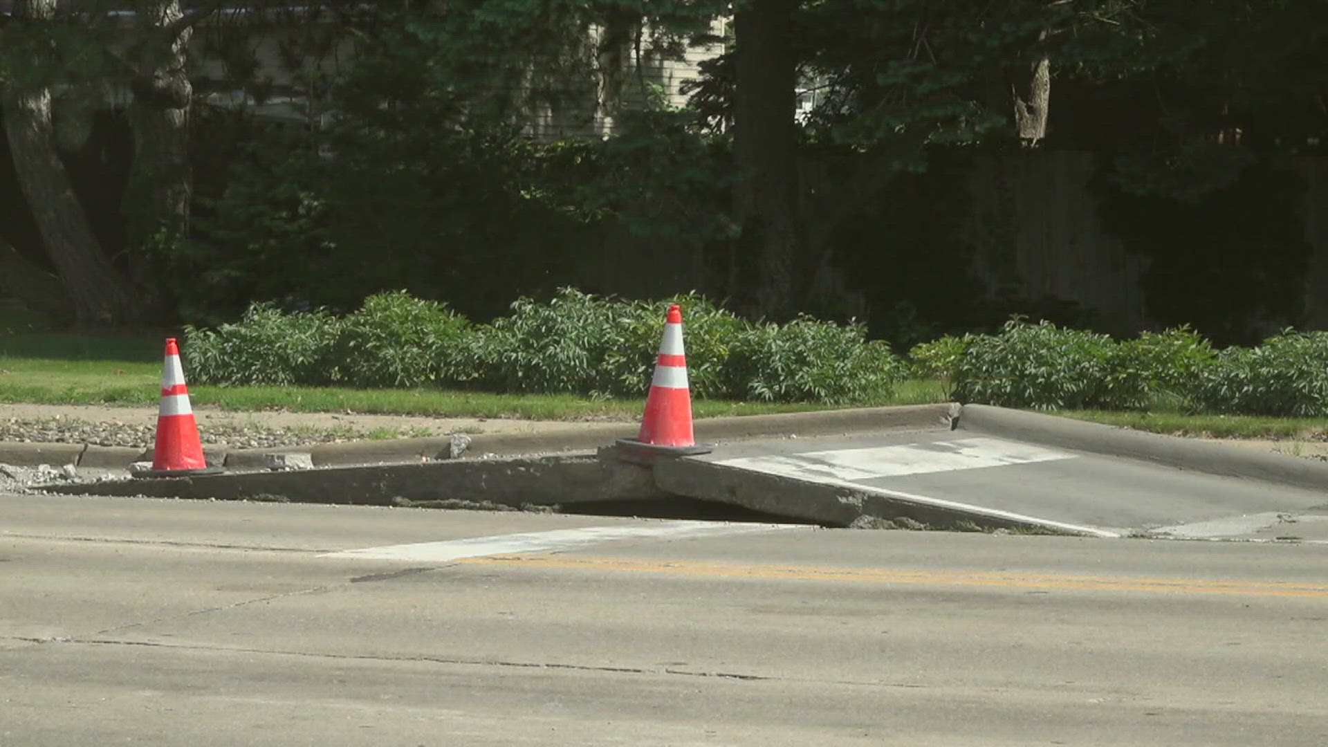Extreme heat behind road buckling seen across the Quad Cities, experts ...
