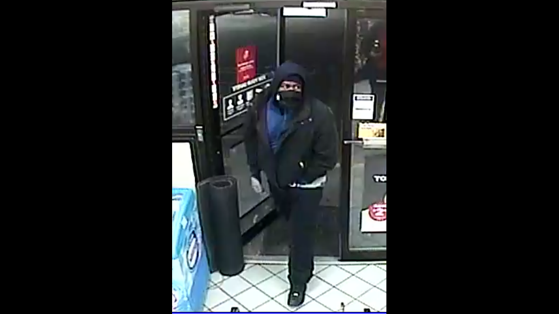 Clinton PD searching for armed man after Monday night robbery | wqad.com