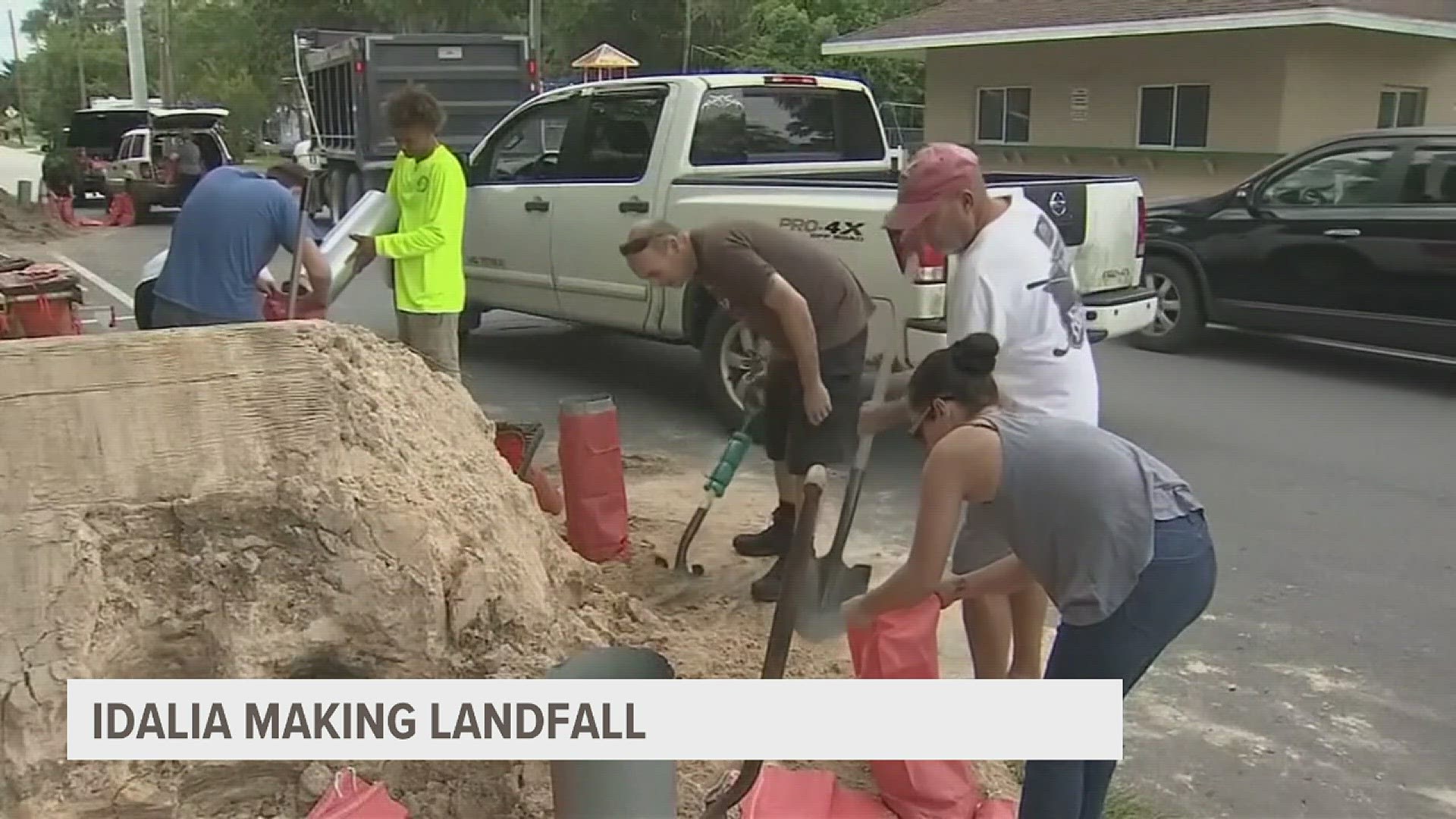 Heavy rain and strong winds impacting Florida as Hurricane Idalia makes ...