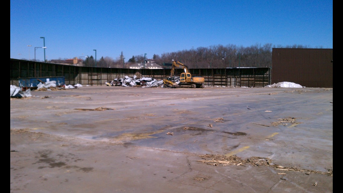 Demolition underway at former Moline Menards | wqad.com